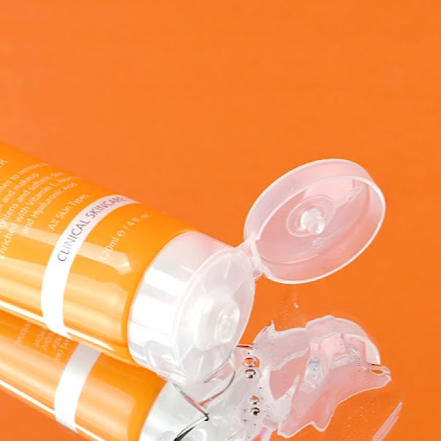 FLY UP Vitamin C Facial Wash – أونلاين بيوتي – Online Beauty